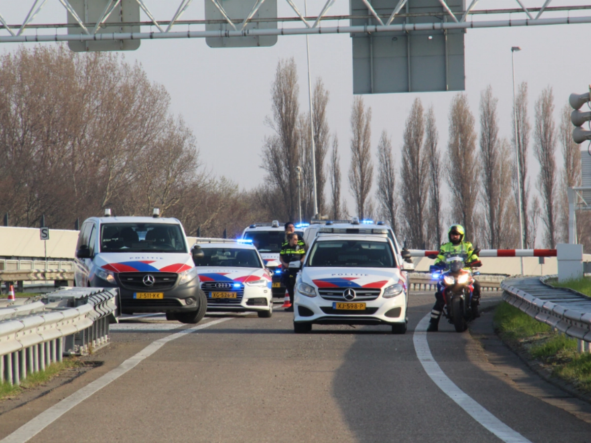 Motoragent zwaargewond na ongeval bij Beneluxtunnel - Vlaardingen24