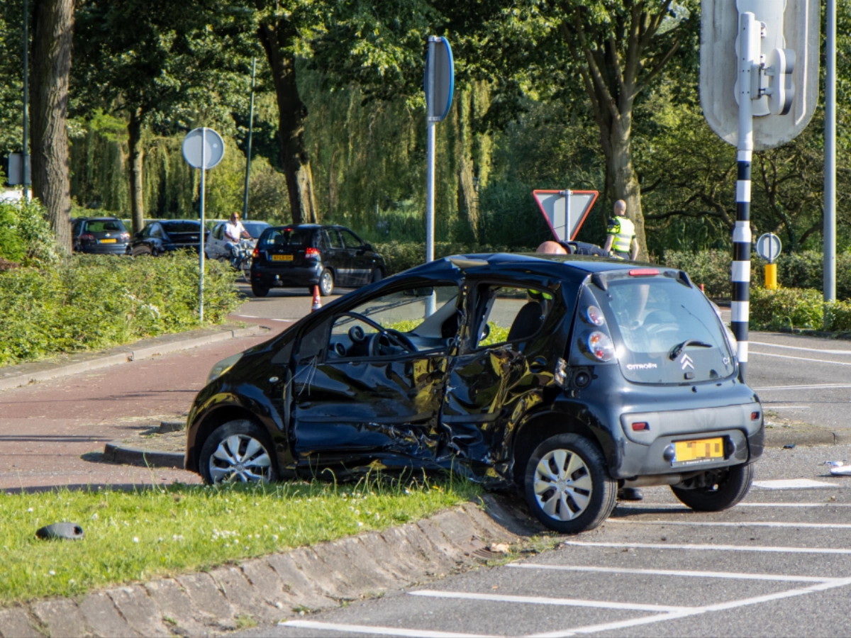 Aanrijding op druk kruispunt maar wie had nu groen? - Vlaardingen24