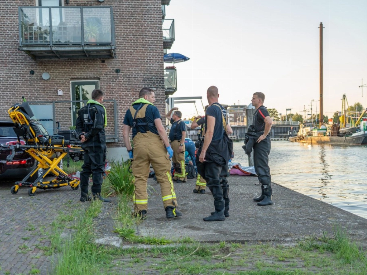 Vrouw gereanimeerd na val in de haven van Vlaardingen - Vlaardingen24