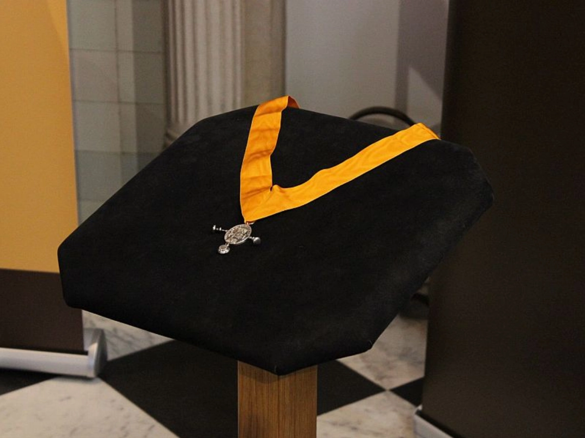 Step Vaessen reikt Geuzenpenning uit aan AAPP - Vlaardingen24