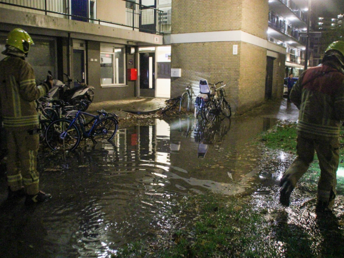 Werkzaamheden aan waterleiding veroorzaken wateroverlast - Schiedam24