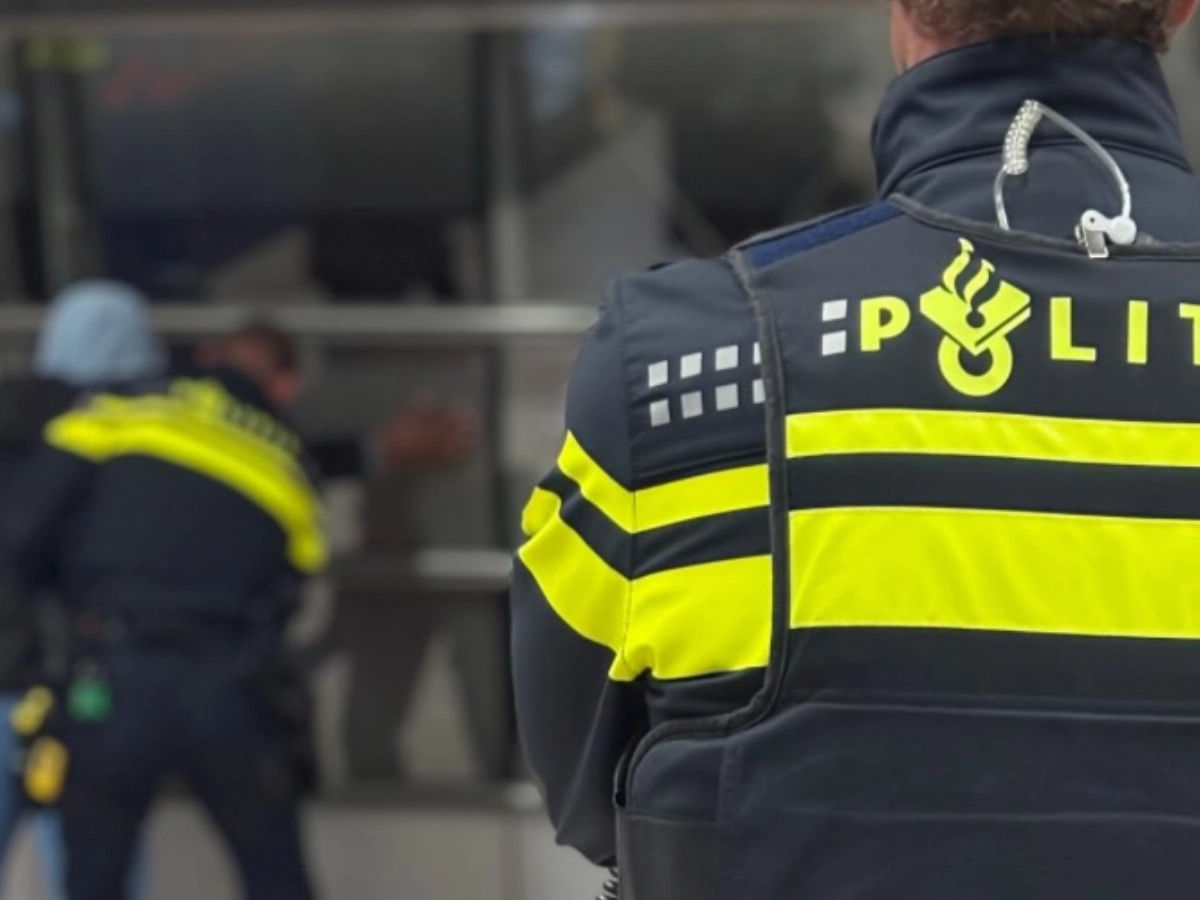 Preventief fouilleren levert mes op - Schiedam24