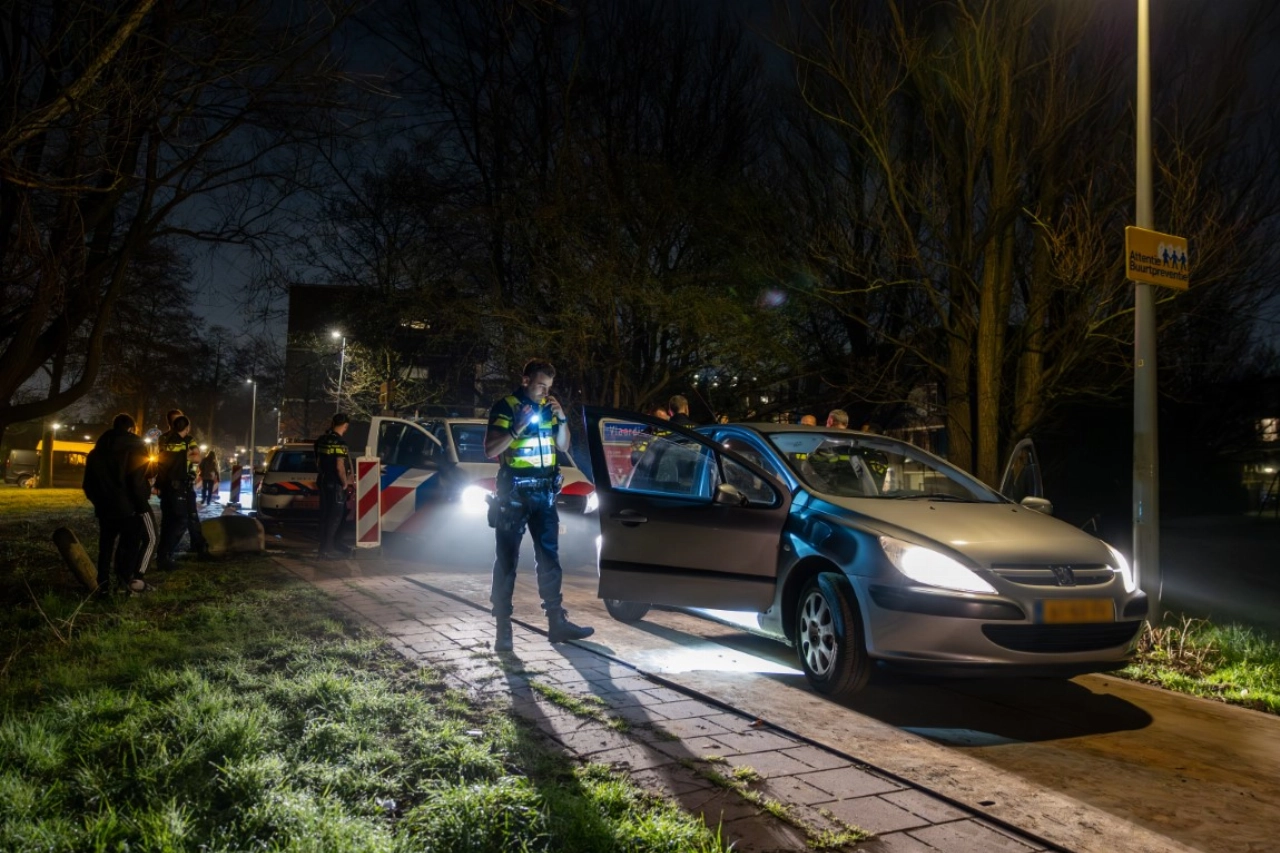 Man zonder rijbewijs aangehouden na wilde achtervolging - Vlaardingen24
