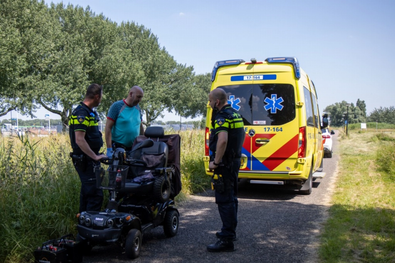 Man (87) strandt met scootmobiel en raakt onwel - Vlaardingen24