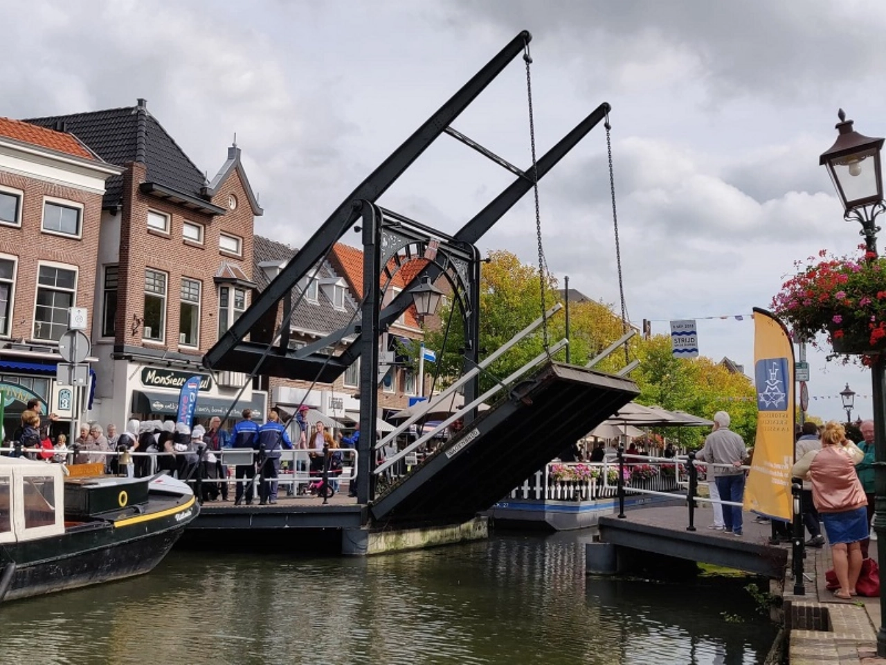 Stichting Monstersche Sluis tegen vergroten terrasboot Monsieur Paul ...