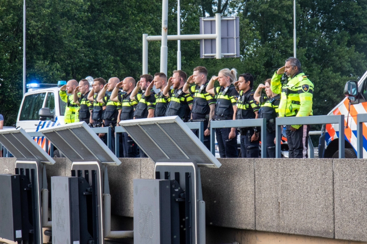 Eerbetoon aan overleden motoragent - Schiedam24