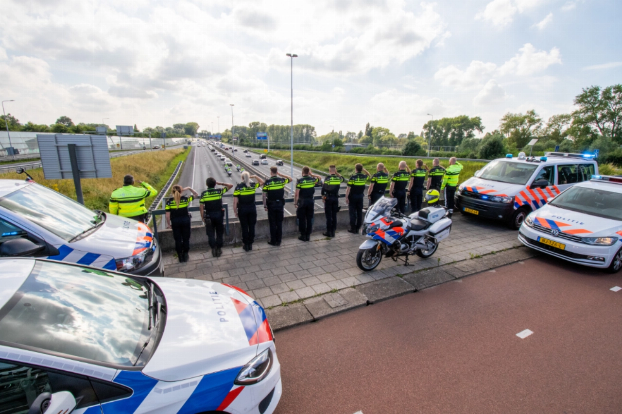 Eerbetoon aan overleden motoragent - Schiedam24