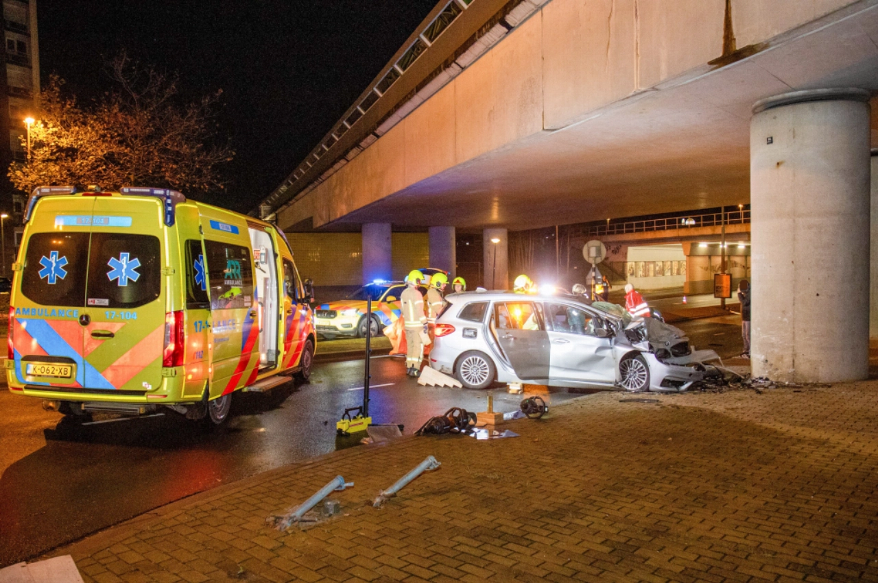 Zwaargewonden bij auto-ongeluk - Schiedam24