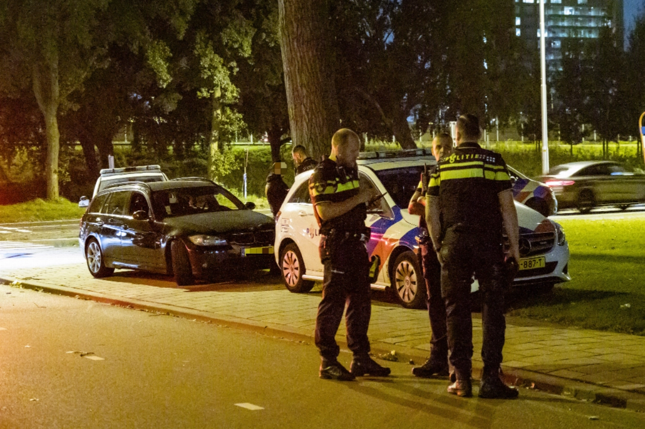 Korte achtervolging door stad na vuurwapenmelding - Schiedam24