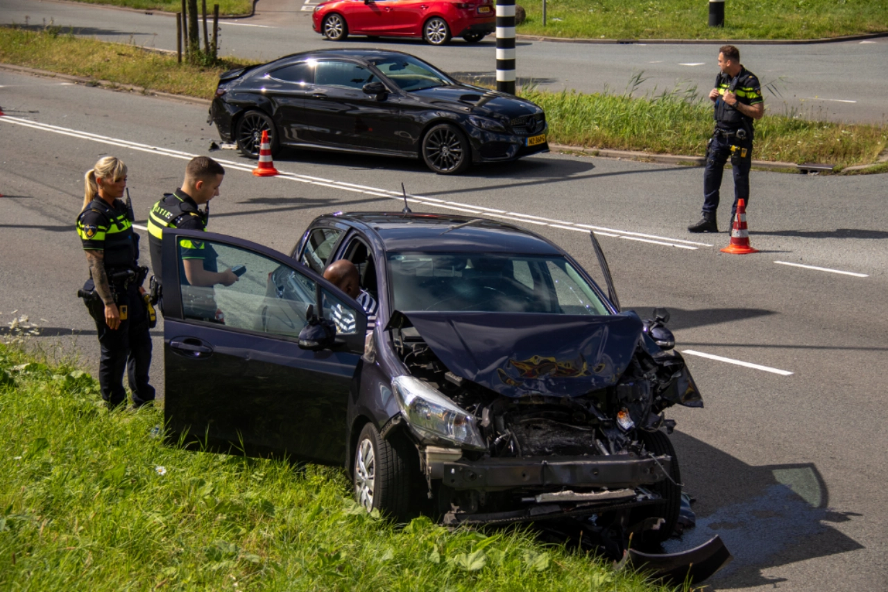 Fors auto-ongeluk bij Vijfsluizen - Schiedam24